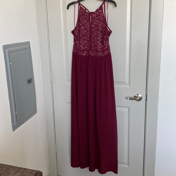 Morgan & Co. | Dresses | Morgan And Co Lace Keyhole Tie Back Halter ...